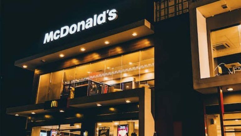 Restaurants Open 24 Hours Around The Country | Full List